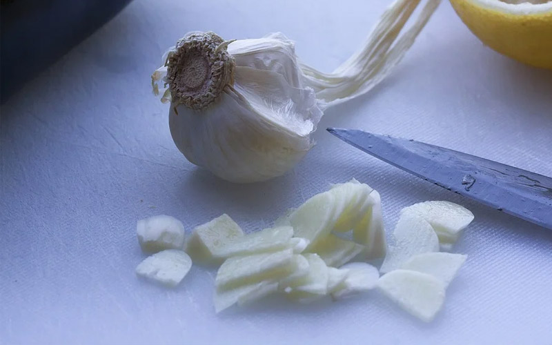 Why You Should Eat Garlic First Thing in the Morning – Habits & Routines