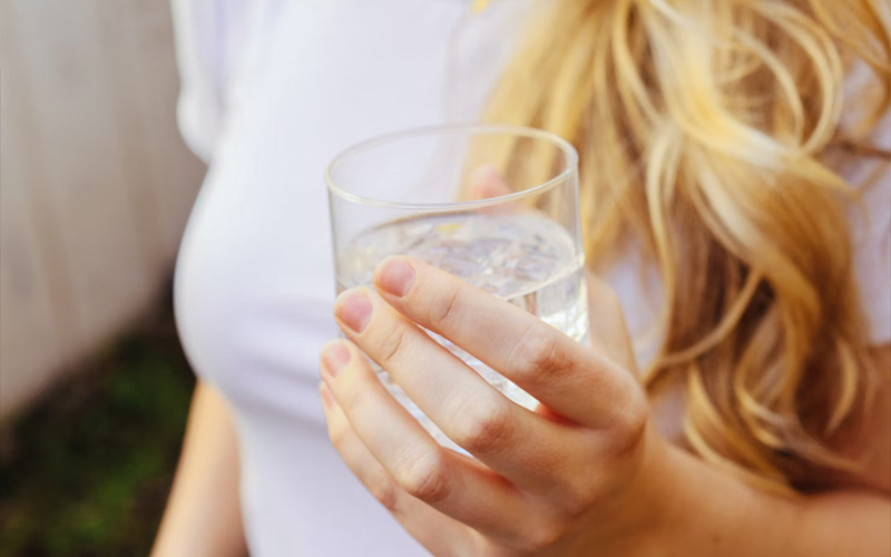 Signs You Need to Start Drinking Less Water – Habits & Routines