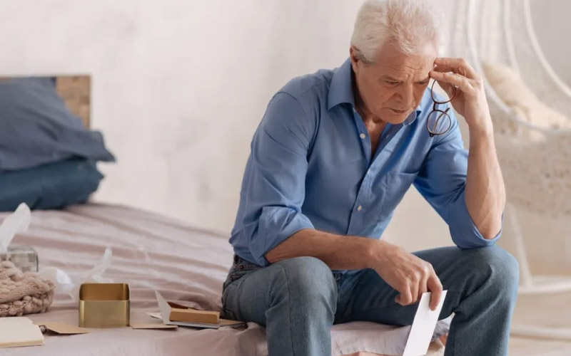 Keeping This on Your Phone is Damaging Your Brain - Habits & Routines