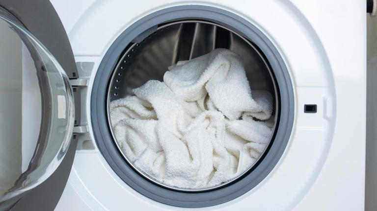 Top Benefits of Using Cold Water When Doing Laundry – Habits & Routines