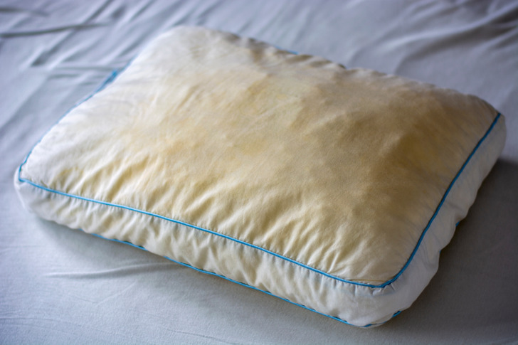 These Things in Your Bedroom Are Ruining Your Sleep! – Habits & Routines