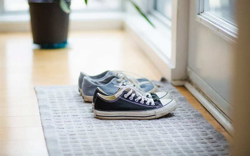 The Great Shoe Debate: Why Experts Say No to Footwear Inside – Habits ...