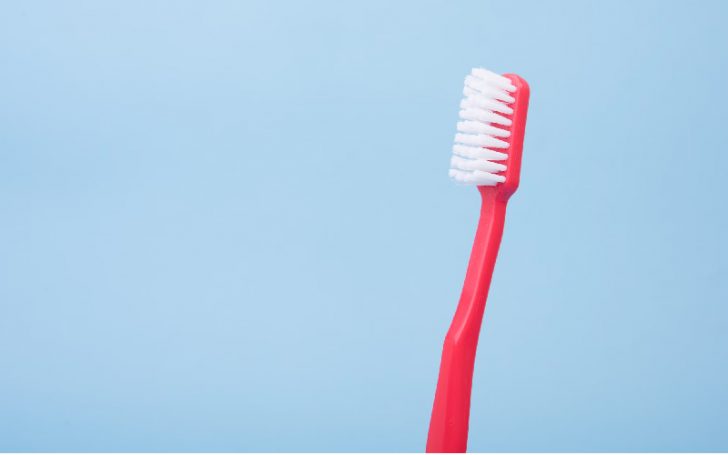 3 Reasons Why You Should Replace Your Toothbrush Now! – Habits & Routines