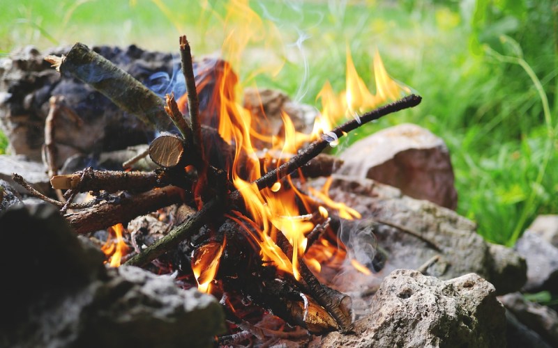 How to Build Fire in the Wilderness Using a Lemon and a Few Nails Only ...