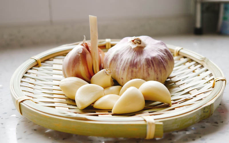 Why You Should Eat Garlic Before Bedtime – Habits & Routines