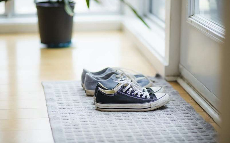 Stop Your Shoes from Smelling Using a Simple Teabag – Habits & Routines